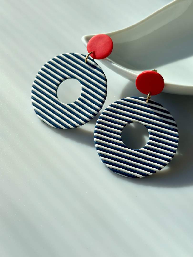 Duże koła marynistyczne > Olga Wawrzyniak "Odsłoń Uszy"